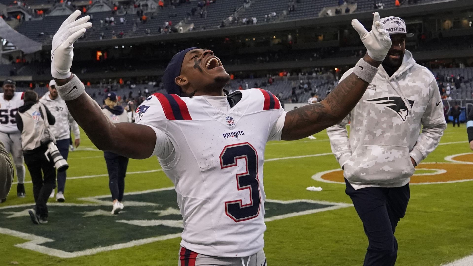 Take Inside Look At Patriots' Locker Room After Win Over Bears