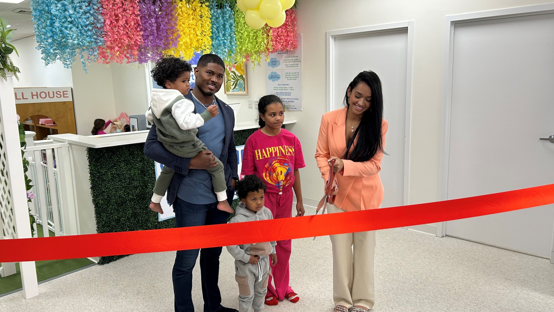 Patriots' Jonathan Jones, Wife Andressa Planting Roots In New England